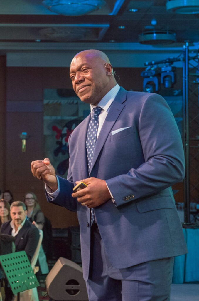 Top Opening And Closing Keynote Speaker | Devon Harris